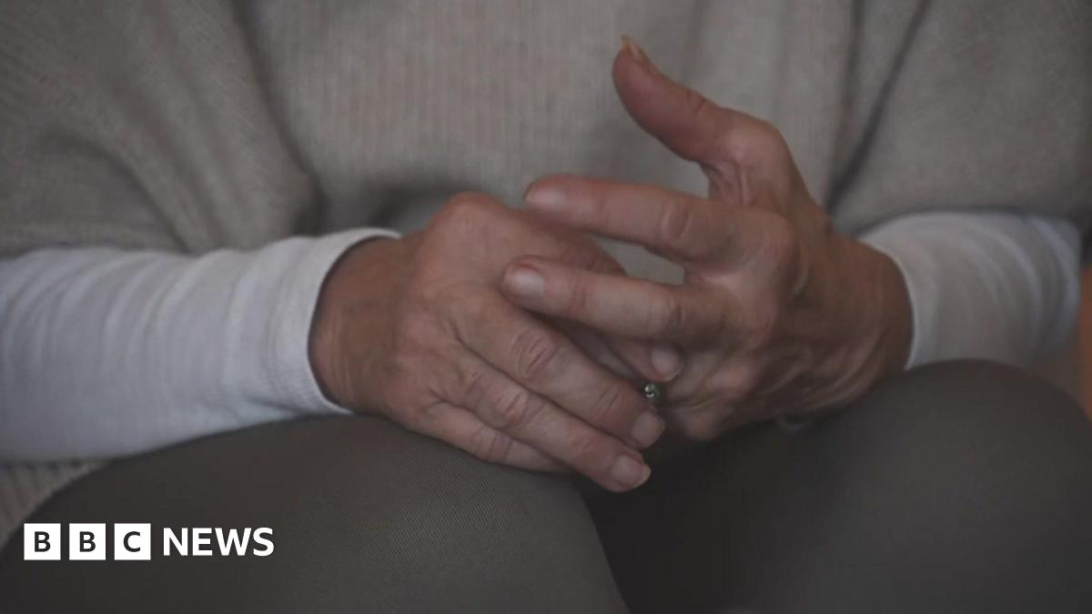 'I had no choice but to flee my controlling partner' - BBC News