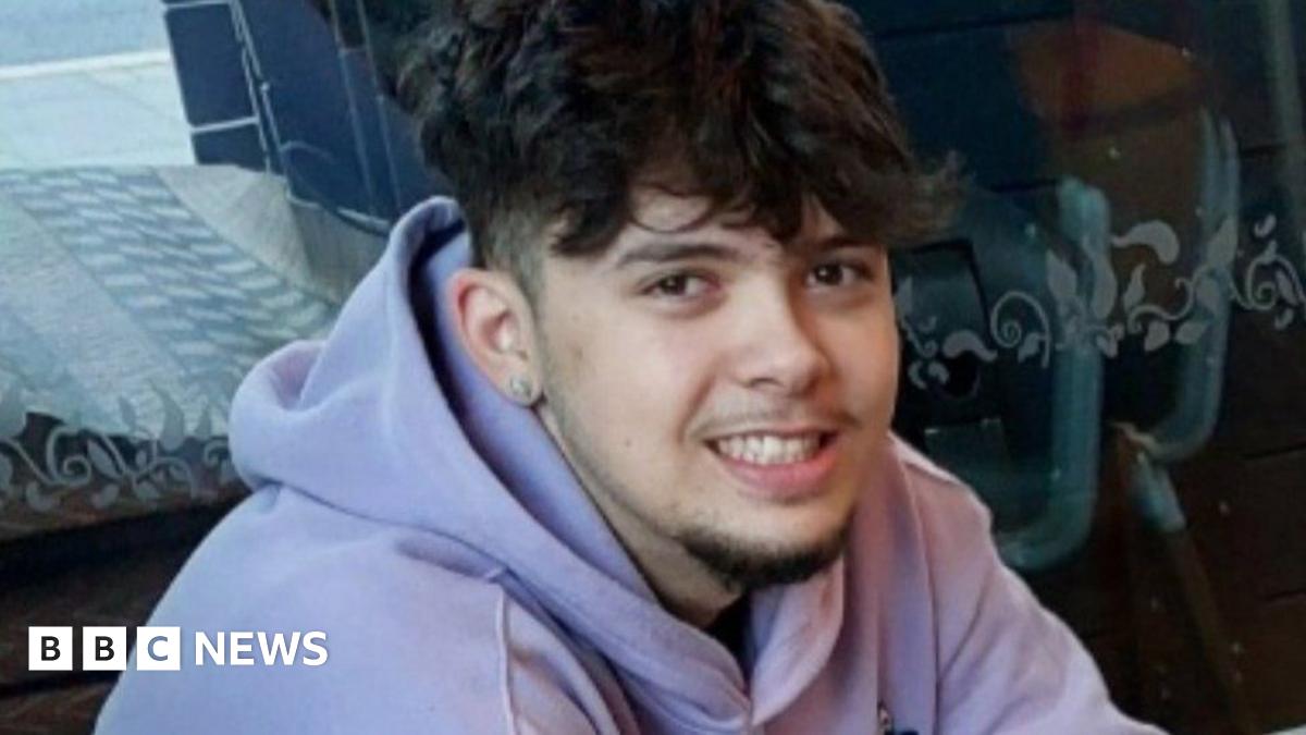 Finedon motorbike crash: Driver jailed for causing man's death - BBC News