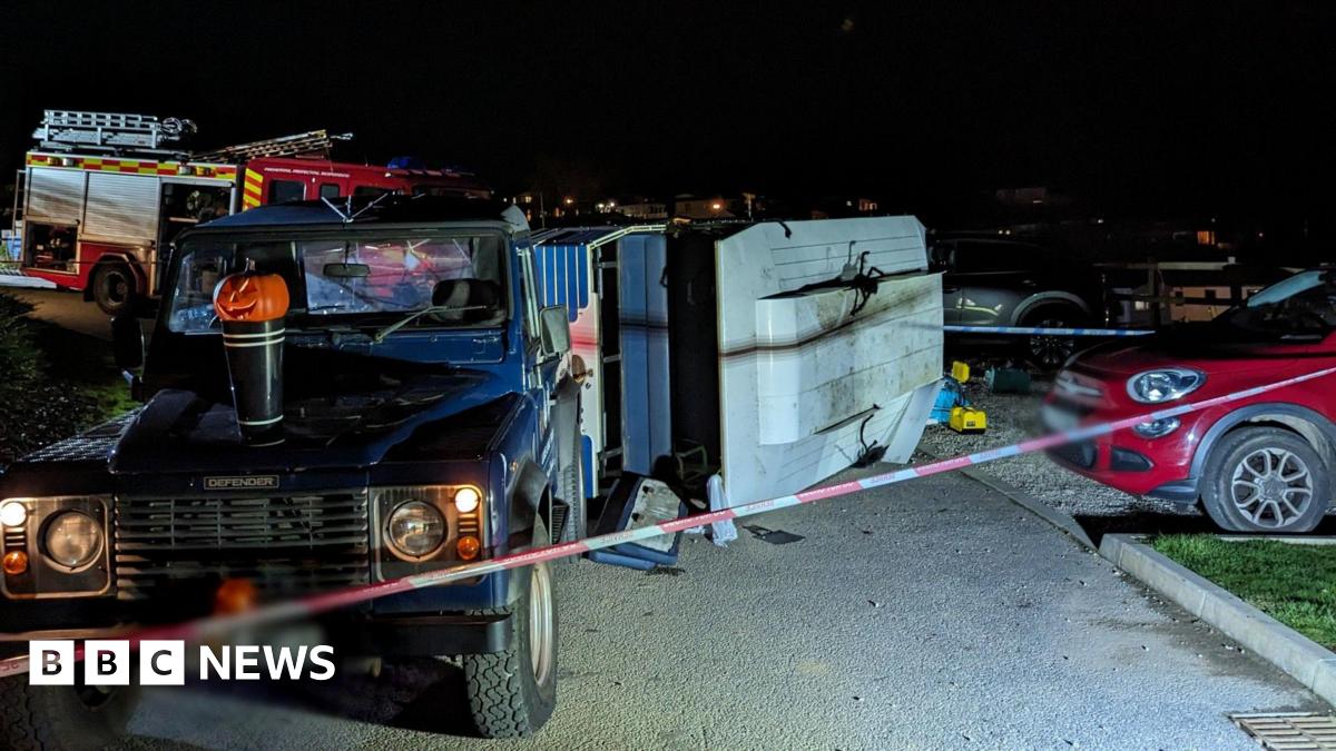 Passengers injured after Looe Land Train tips over - BBC News