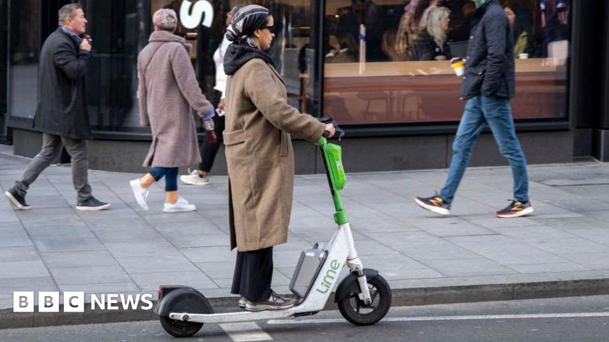London's e-scooter trial expands to a third of boroughs - BBC News