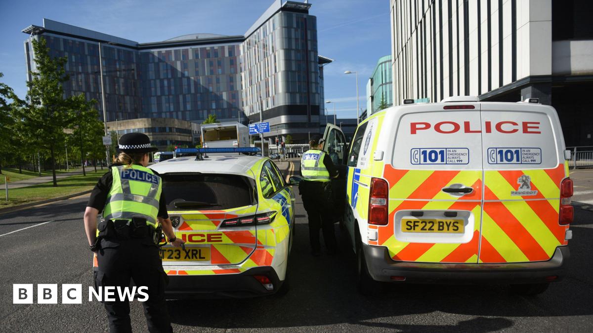 Man arrested over crossbow incident at Glasgow hospital - BBC News