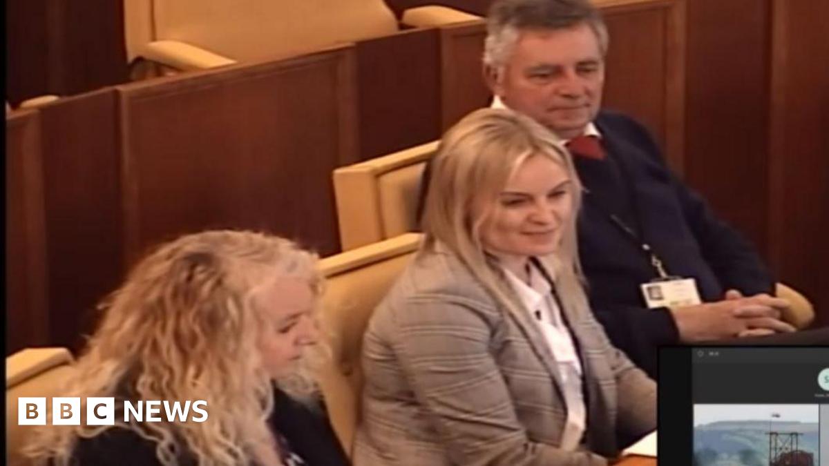 Torfaen: Officials admit driving to walking and cycling meeting - BBC News