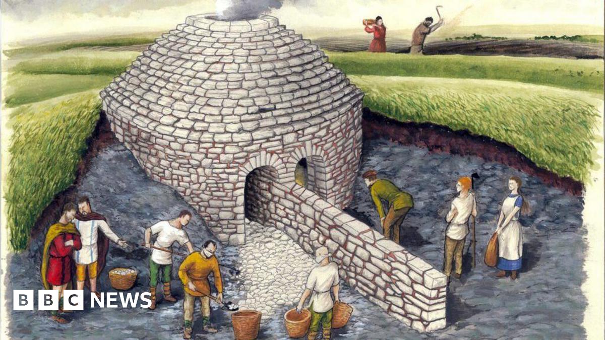 Roman lime kiln found by archaeologists in Gloucestershire - BBC News