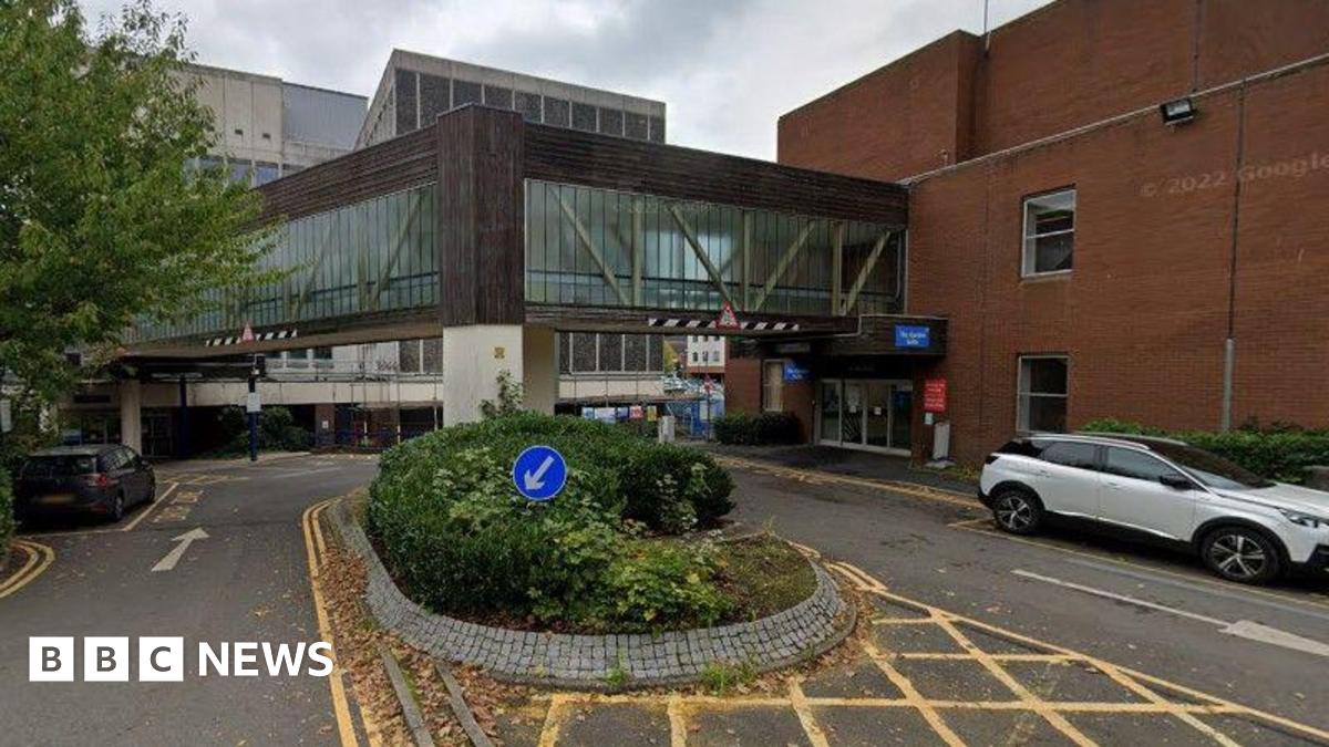 Kidderminster hospital gets go-ahead to replace Raac bridge roof - BBC News