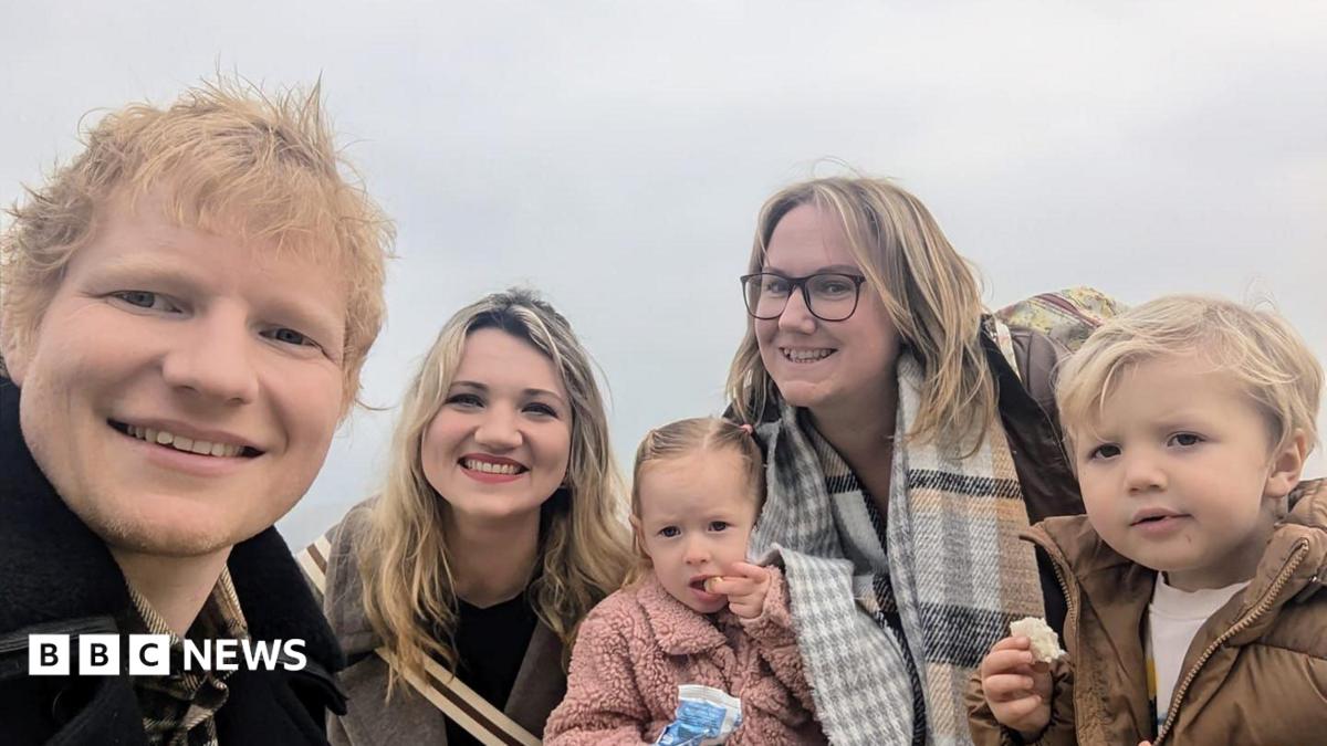 Ed Sheeran poses with fans during Southwold beach filming - BBC News
