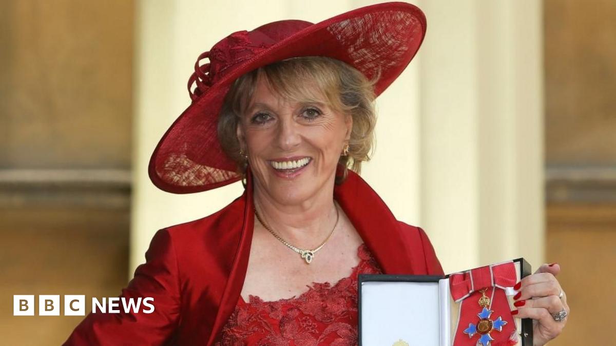 Dame Esther Rantzen and journalist reunited after 20 years - BBC News