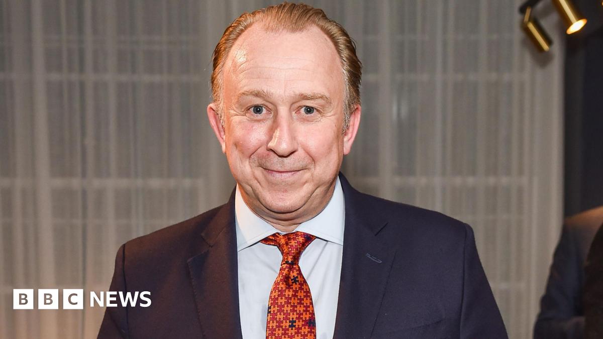 Ex-Harrods man: I lost my job due to Al Fayed - BBC News
