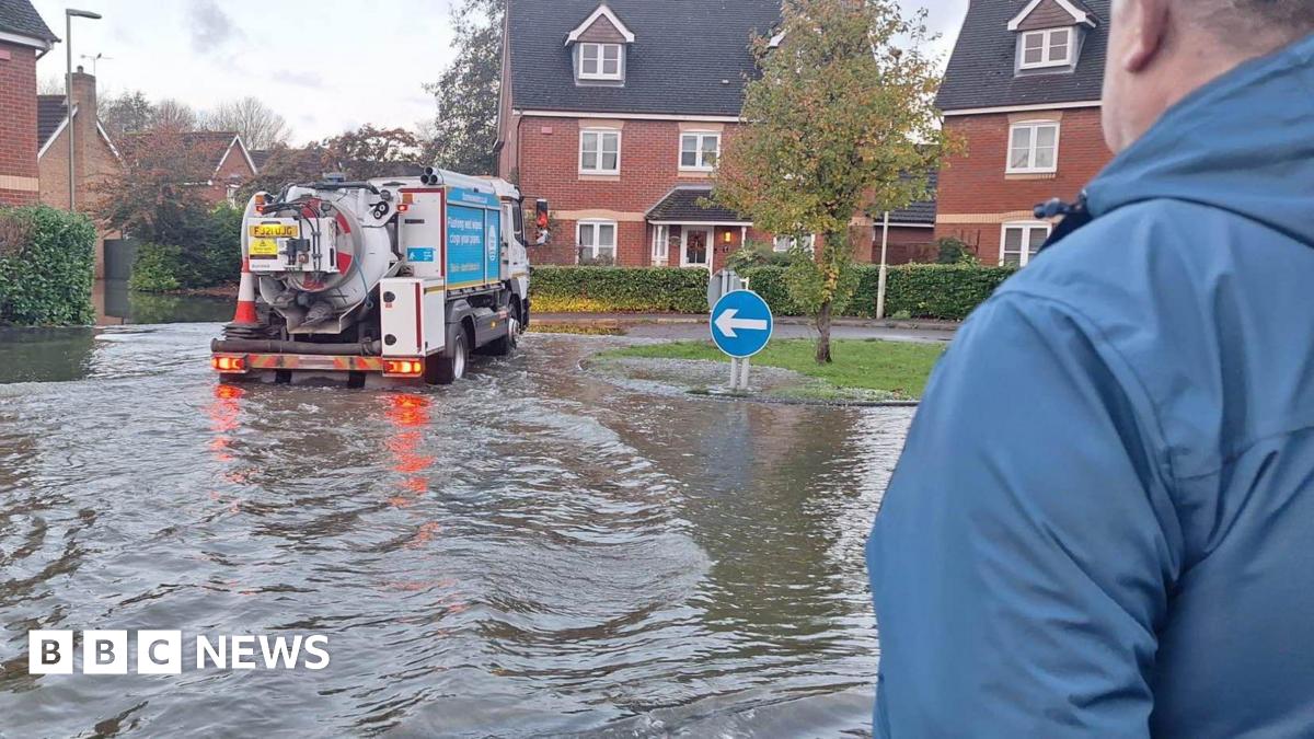 Oxfordshire: Victim left 'frazzled' as county battles floods - BBC News