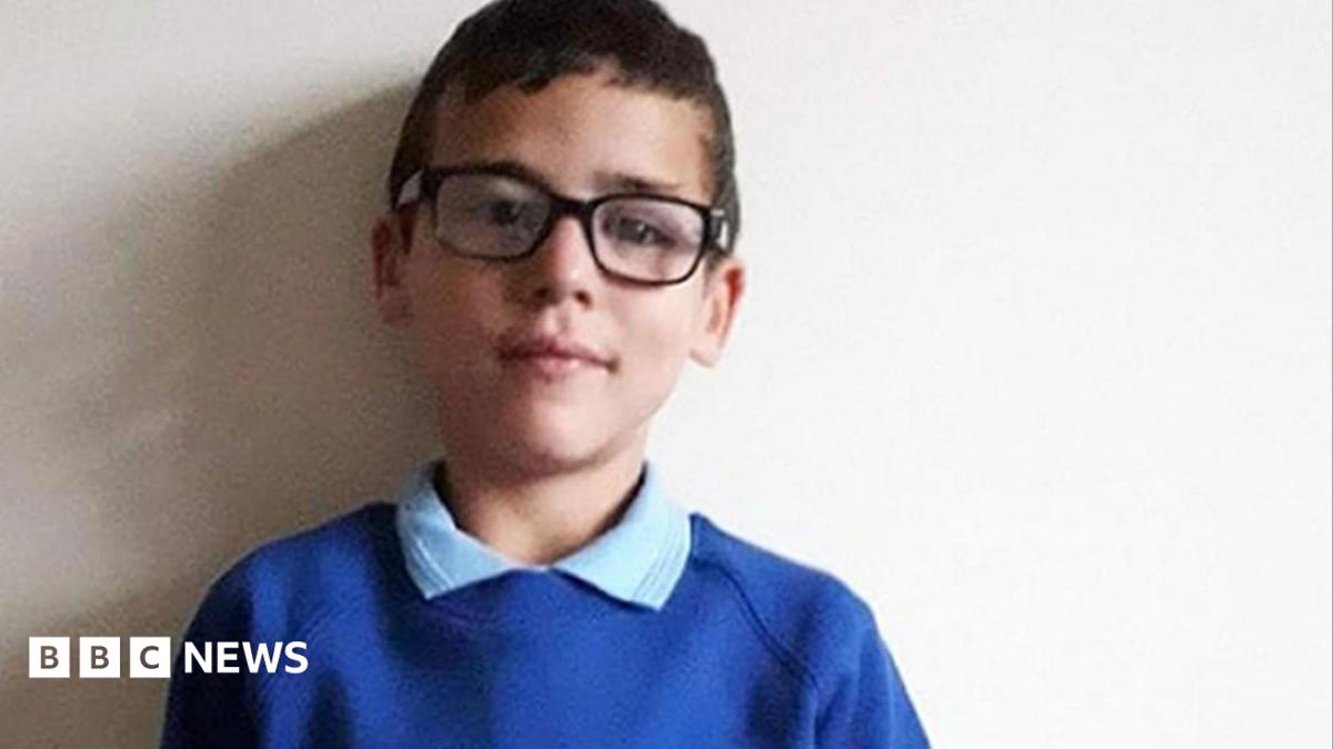 Alfie Steele: Garden planted to remember murdered Droitwich boy - BBC News
