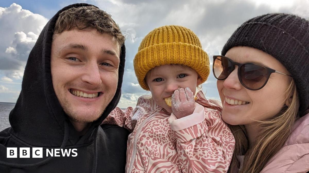 Cornwall family warning after toddler's burns ordeal - BBC News