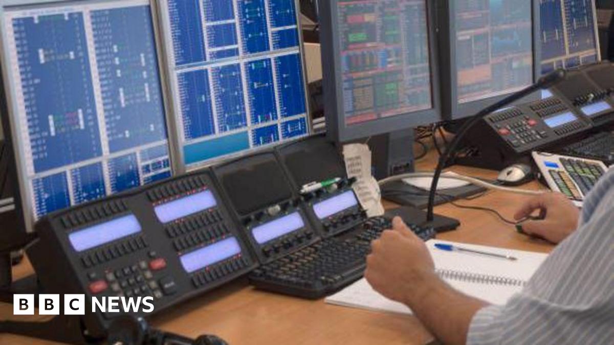 Suffolk Police control room performance 'improving enormously' - BBC News