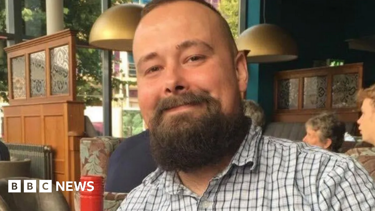 Ex-PC Lewis Wood jailed after sharing images of dead body - BBC News