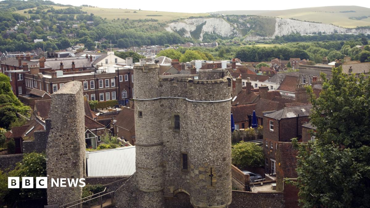 Lewes District Council criticises a government planning order - BBC News