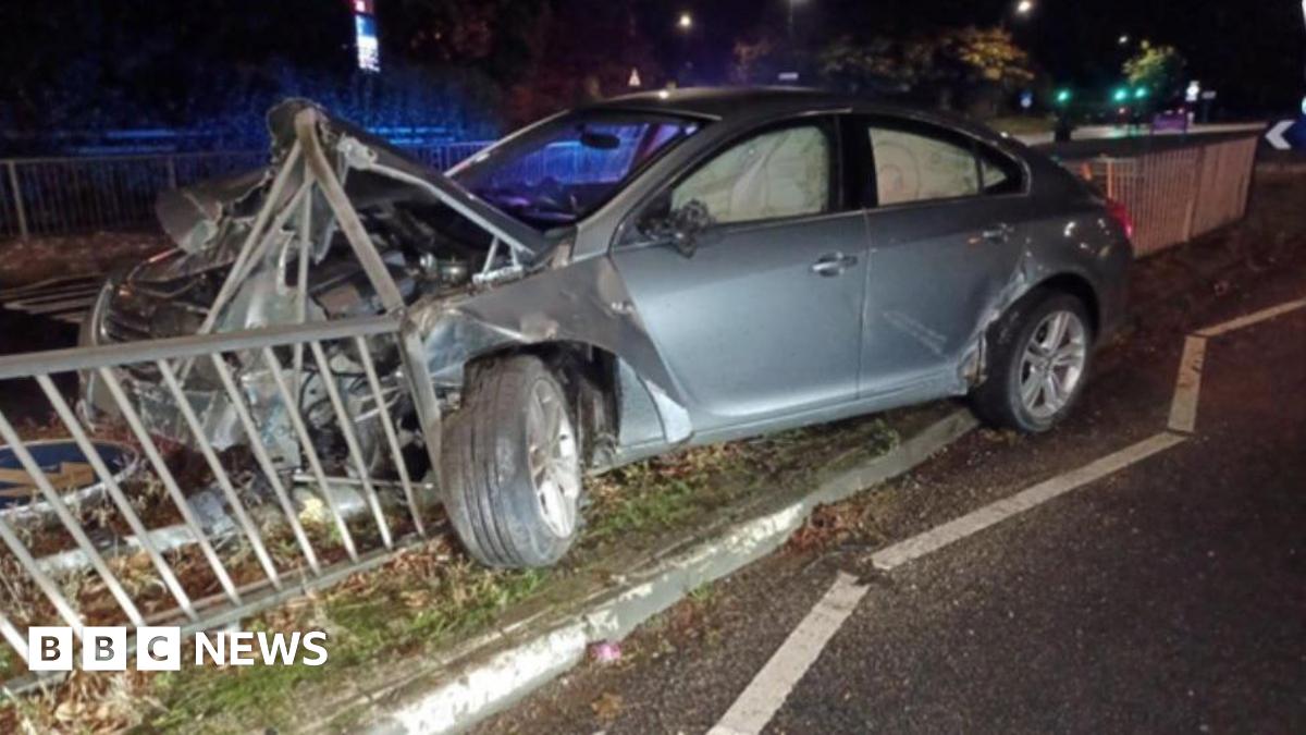 Driver arrested after 100mph York pursuit ends in crash - BBC News
