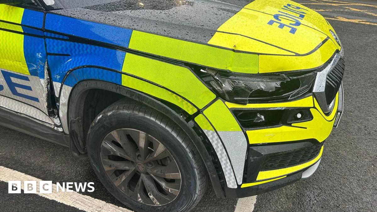 Police cars rammed in Cookstown and Jonesborough - BBC News