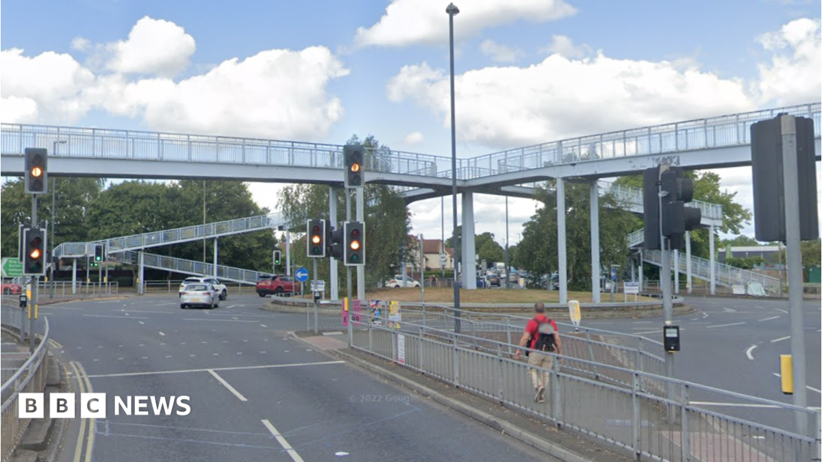 Traffic lights set to be upgraded at busy Derby roundabout - BBC News