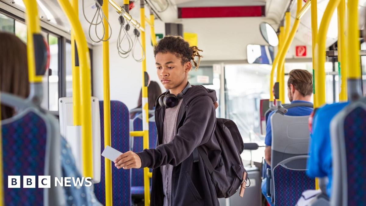 On-demand bus service set up to serve Market Harborough - BBC News