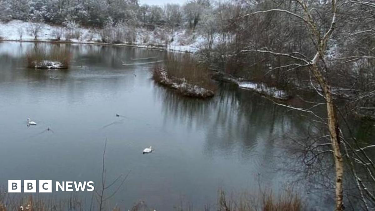 Man found dead at Ryton Pools country park - BBC News