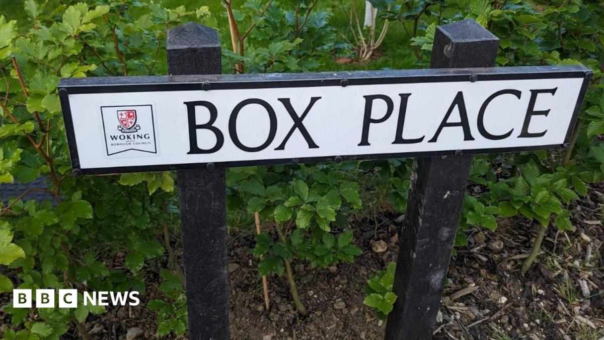 Wokingham Street sign error is upsetting, says bereaved wife - BBC News