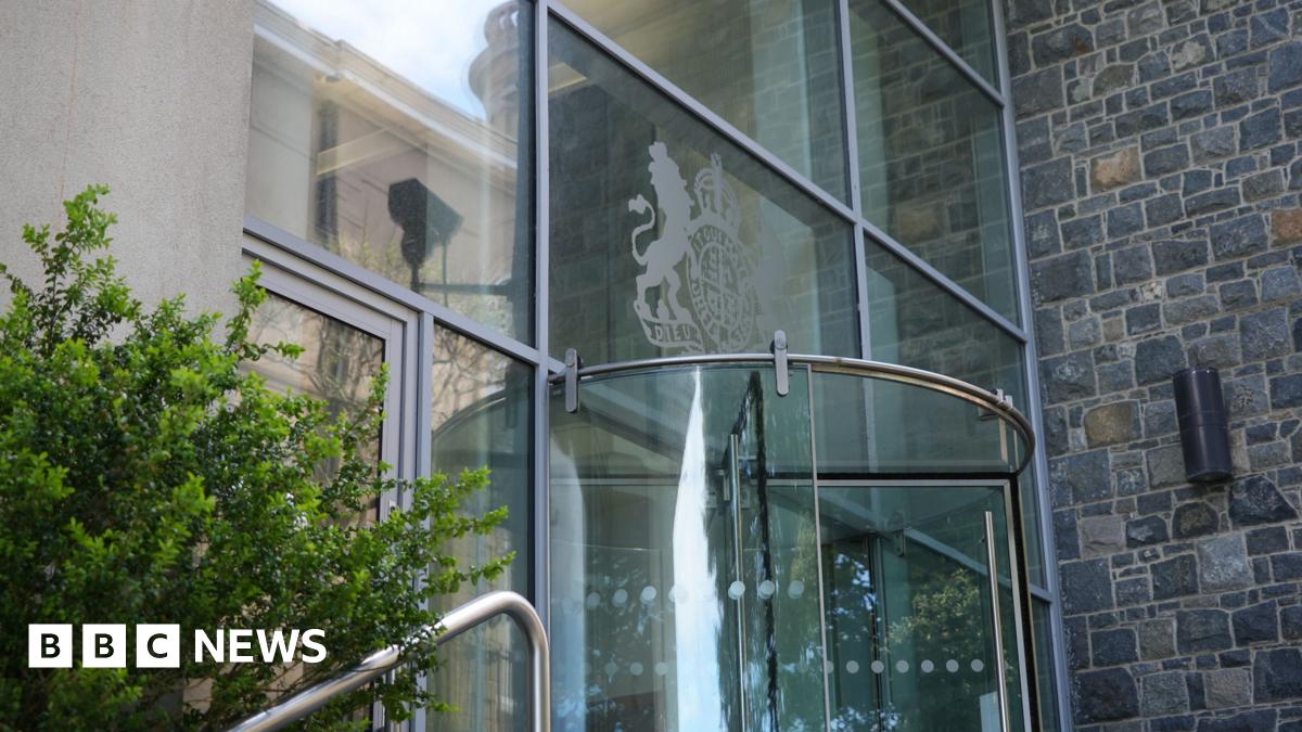 Guernsey prison officer Jason Tardif jailed for 10 weeks - BBC News