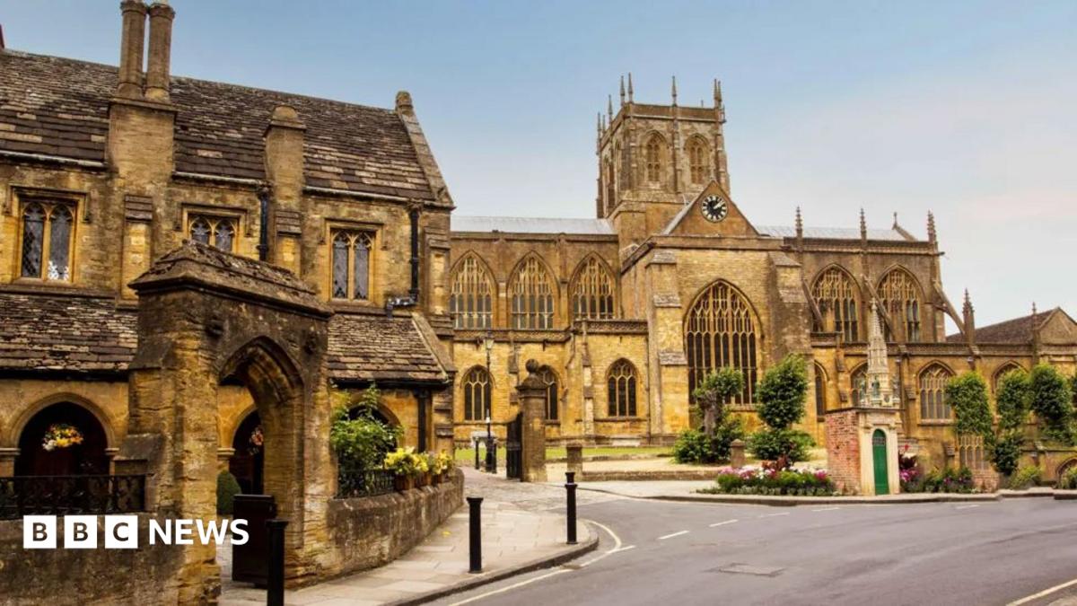 Sherborne Abbey: Silver stolen in break-in - BBC News