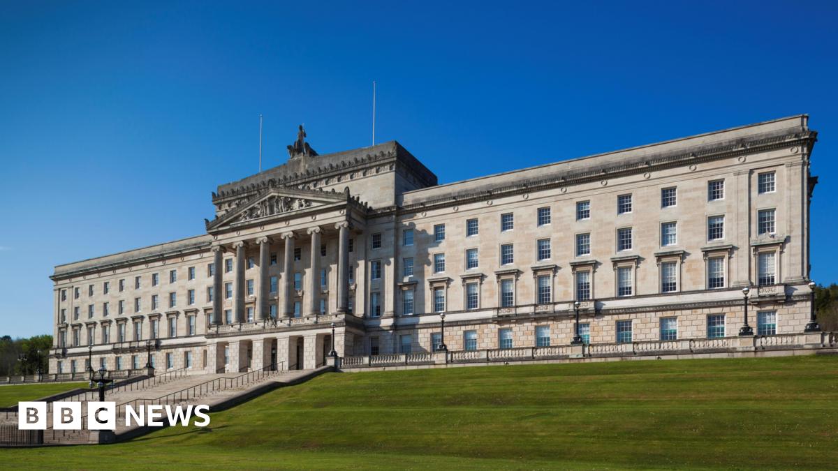Northern Ireland MPs call for multi-year public services funding - BBC News