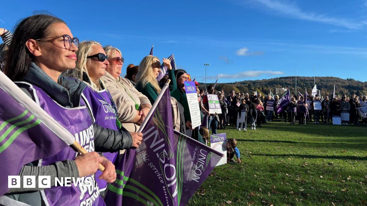 Hundreds at rally in support of Perth and Kinross school strike - BBC News