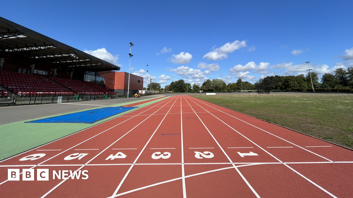 New £500,000 athletics track opens at Palmer Park - BBC News