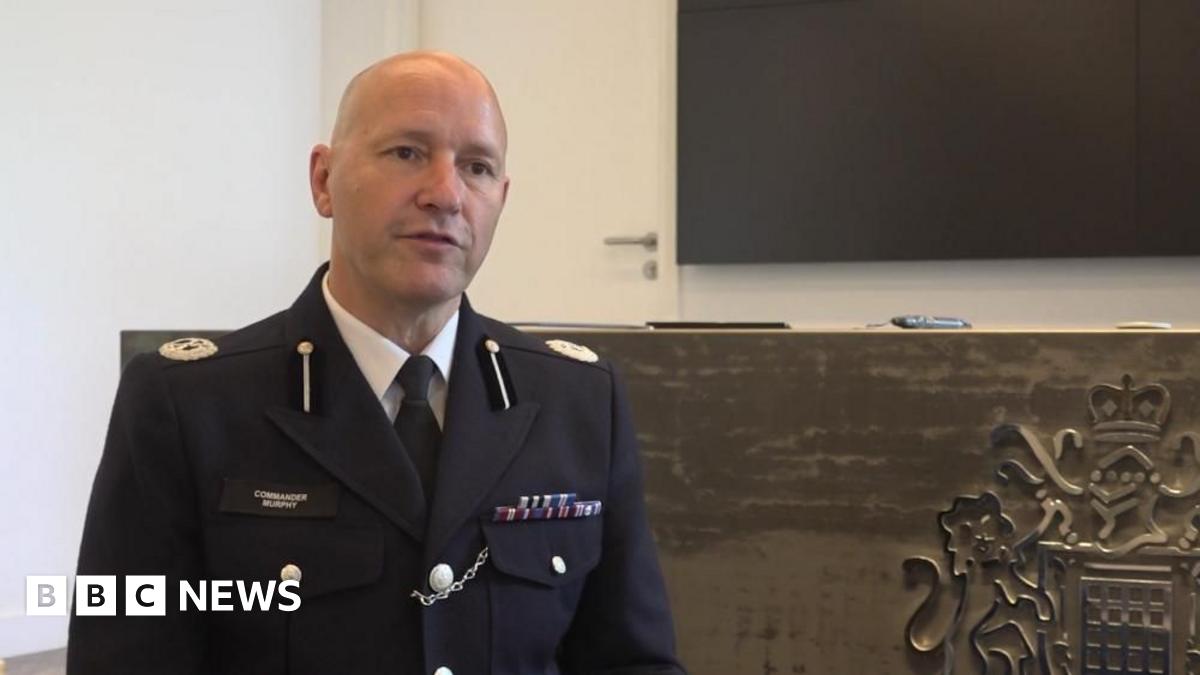 Bomb expert who rushed to London to help on 7/7 - BBC News