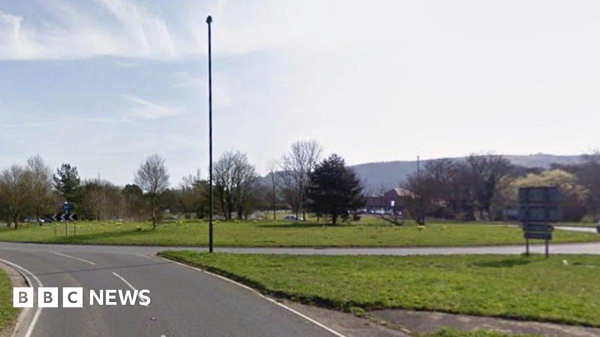 New speed limits for Washington roundabout in Storrington - BBC News