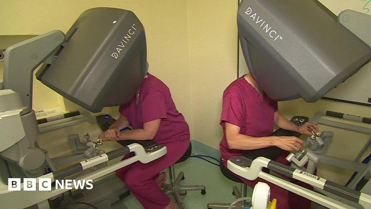 Queen Alexandra Hospital pioneers robots in on-the-day surgeries - BBC News