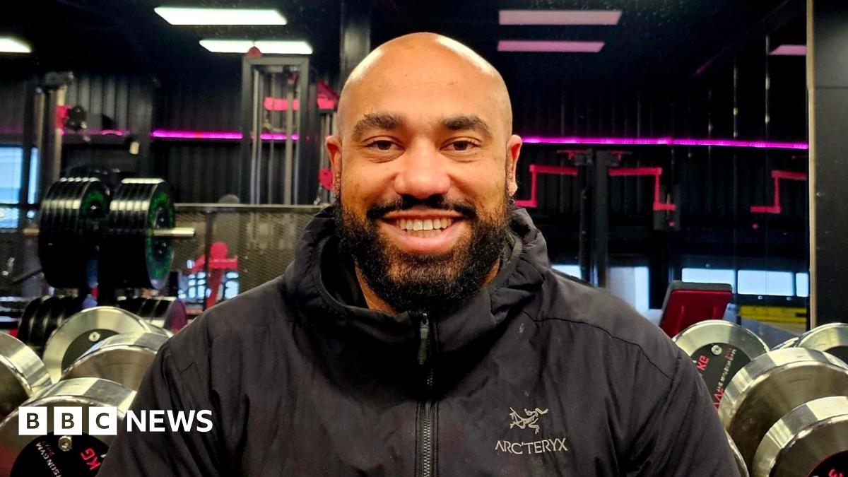 Ram Patten: Bench press champion back training after surgery - BBC News