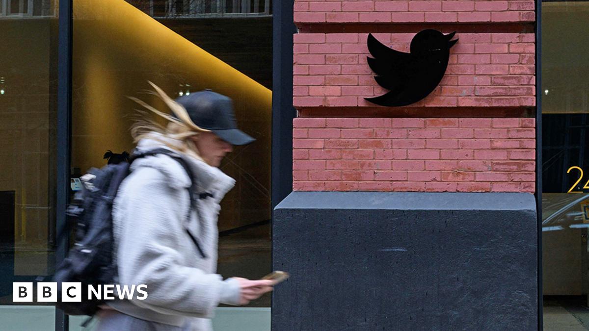 Twitter outage sees users told they are over daily tweet limit - BBC News
