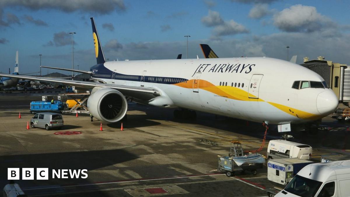 Jet Airways temporarily suspends all flights - BBC News