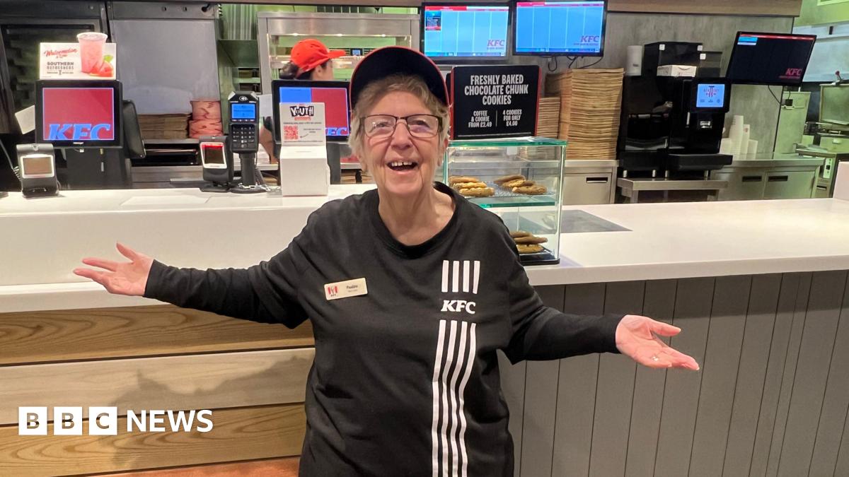 Tributes paid to world's longest-serving KFC worker - BBC News