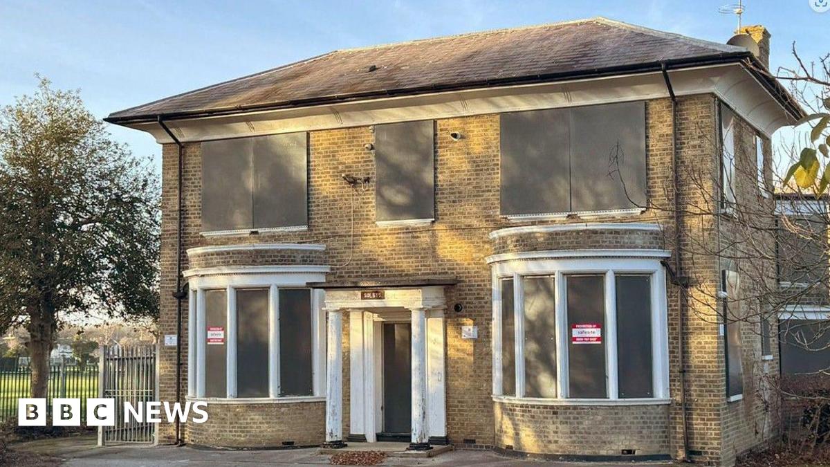 18th Century Hadleigh house could become cafe or museum - BBC News