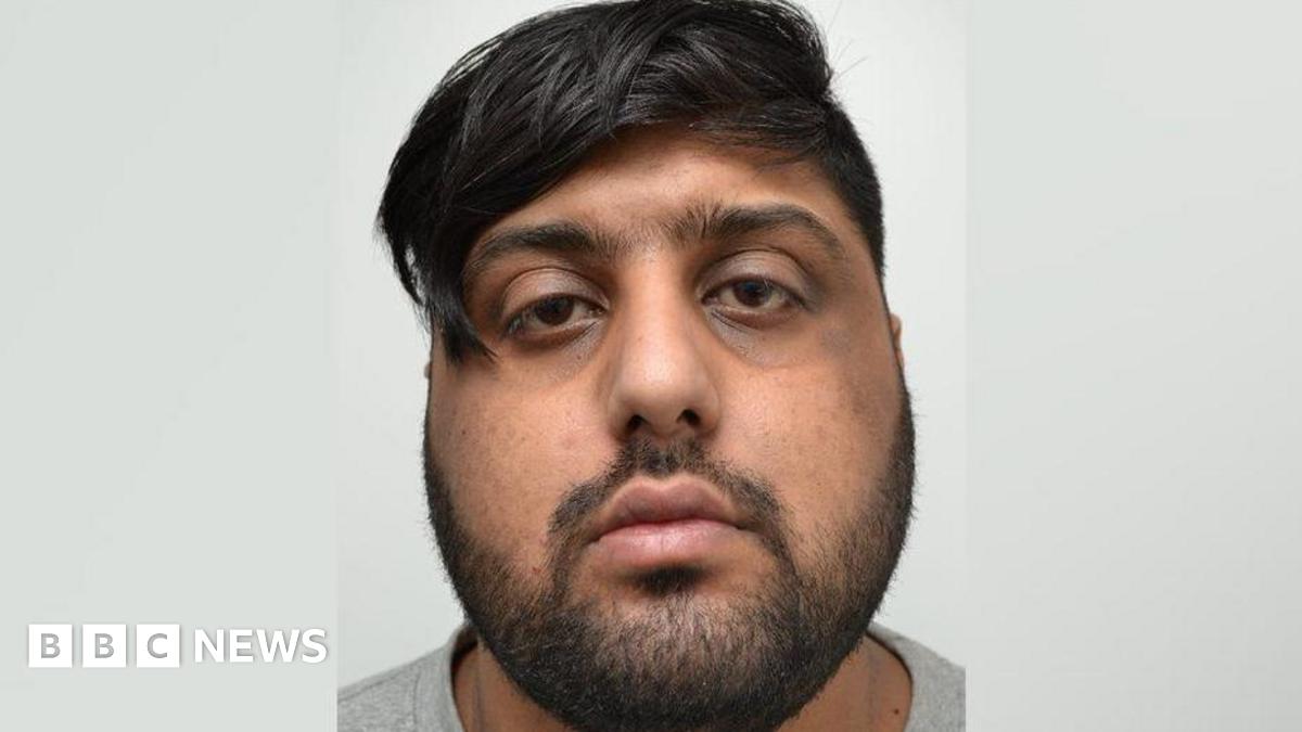 Leeds hospital attack: How moments of luck foiled bomb plot - BBC News