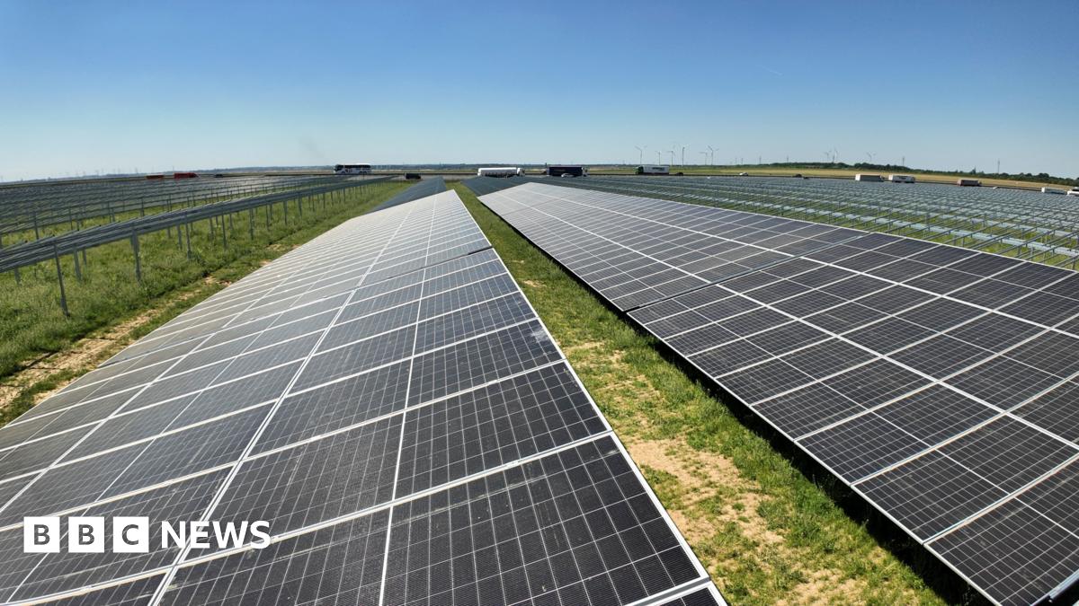 Plan approved for 50-hectare solar farm near Scarborough - BBC News