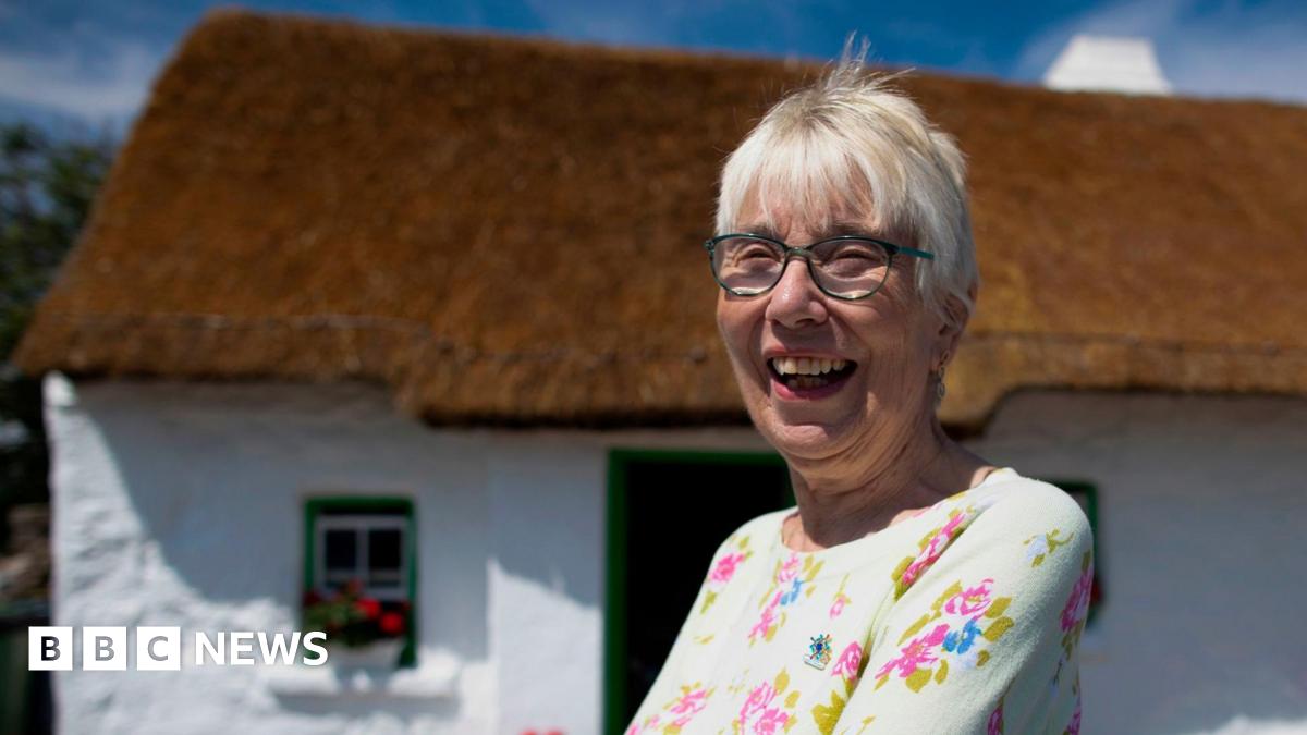 Living off-grid: The homes that run without mains electricity - BBC News