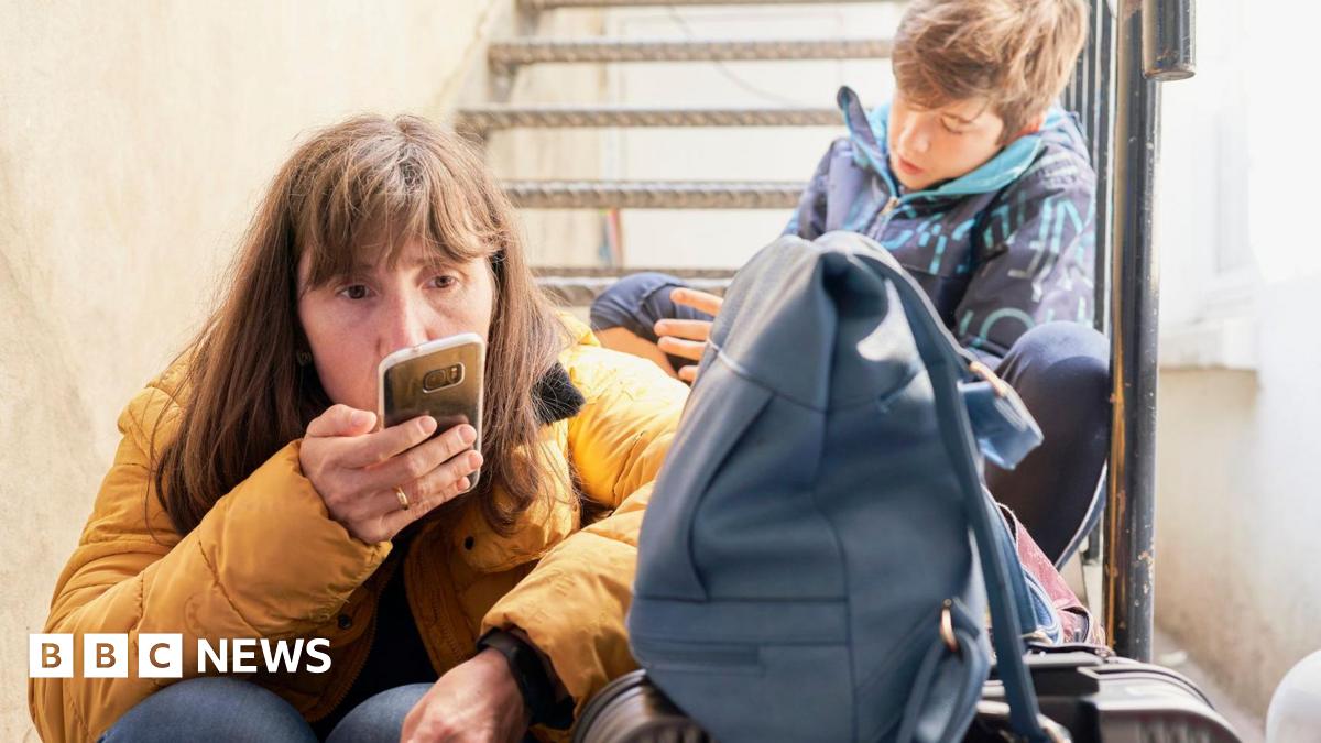 England homeless 'scandal' sees 150,000 children in temporary ...