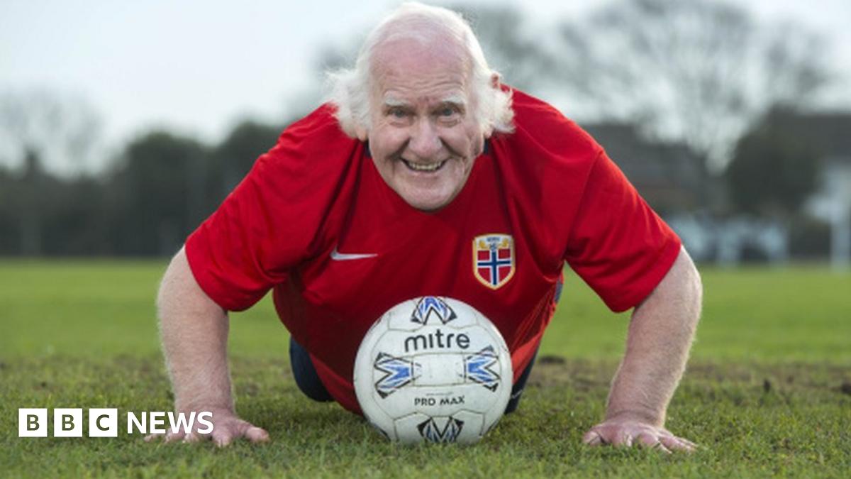 'UK's oldest footballer' seeks new team at 81 - BBC News