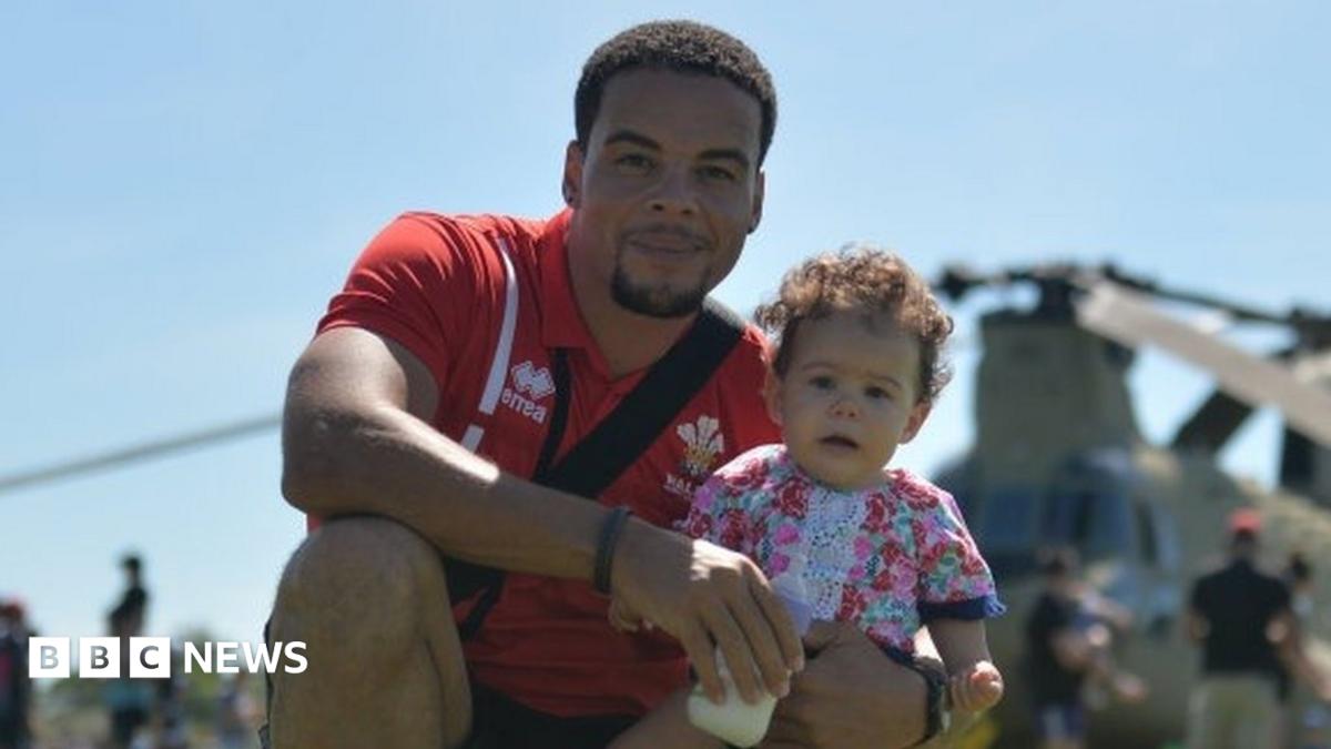 Welsh rugby player's spinal surgery after Australia crash - BBC News