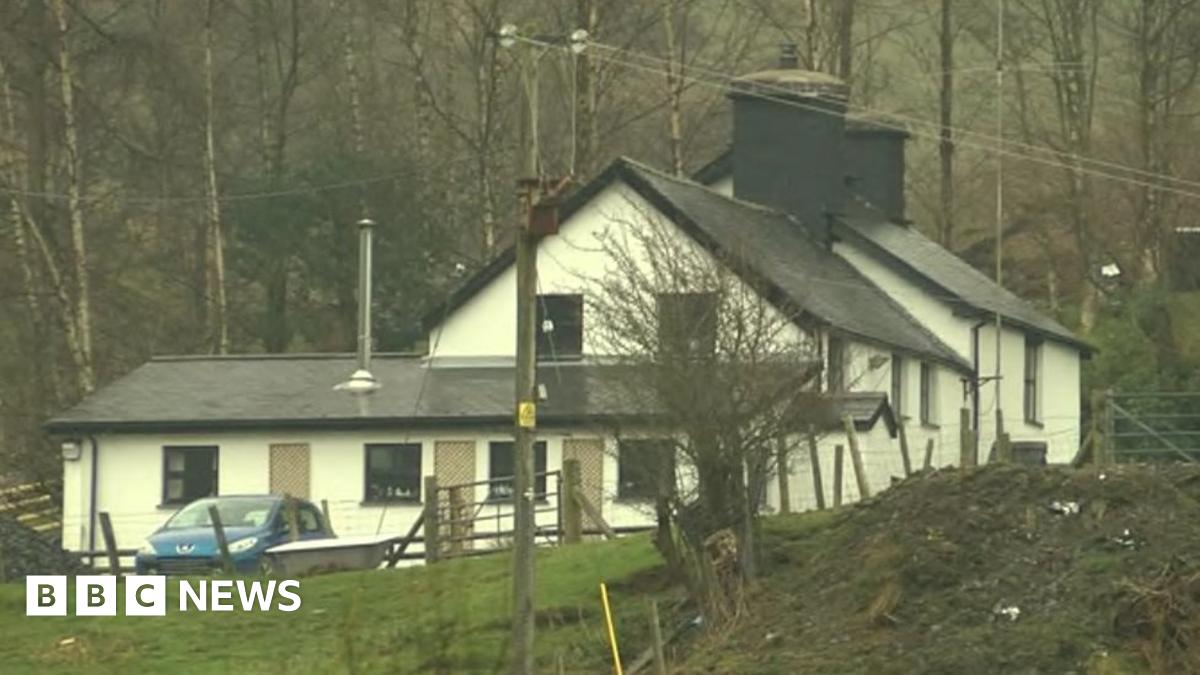 Inquiry into woman's murder near Machynlleth continues - BBC News