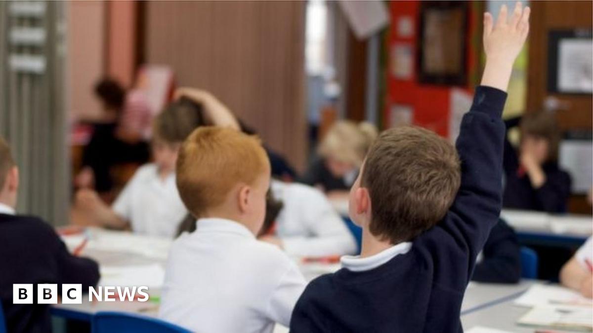 School starting age: 'Nine in 10' support NI change - BBC News