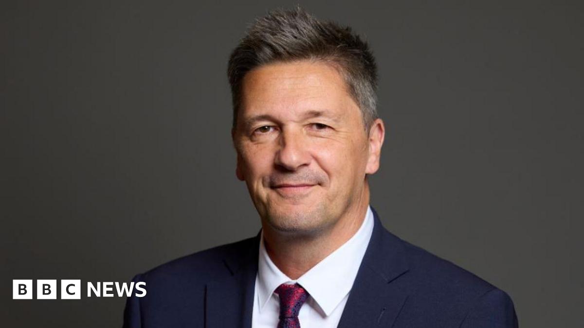 Derbyshire Dales: Labour MP calls for new rules on holiday lets - BBC News