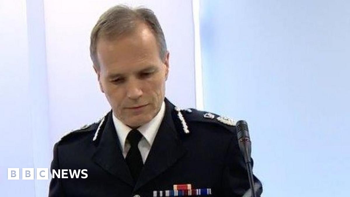 Sir Stephen House to quit as Police Scotland chief constable - BBC News