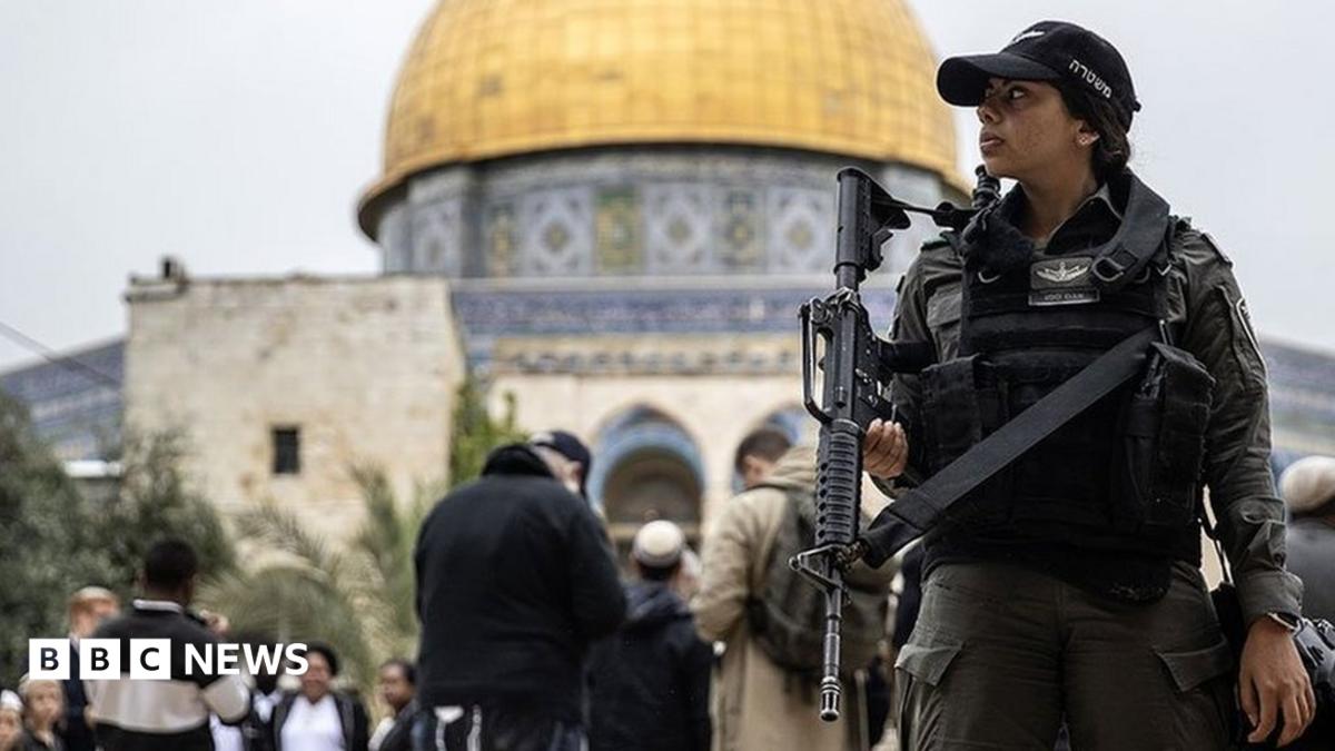 Israel and Palestinians: Gulf between hope and reality of peace - BBC News