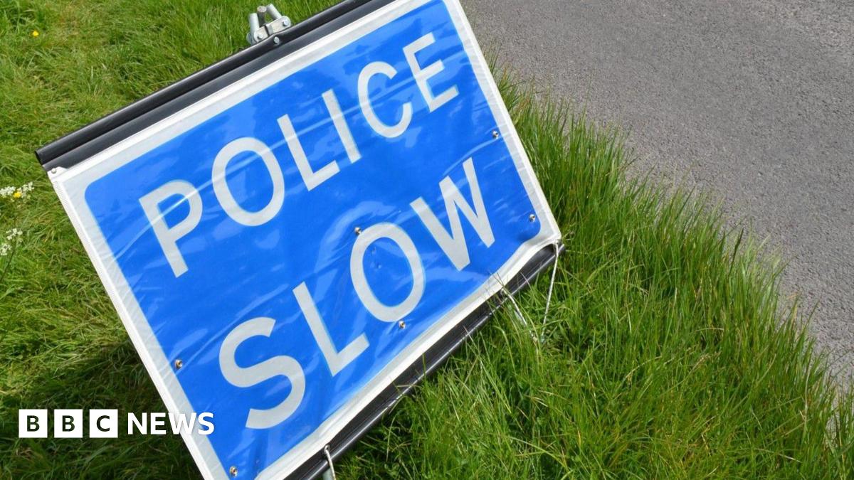 A43 Kettering 'expected to be shut for hours' after crash - BBC News