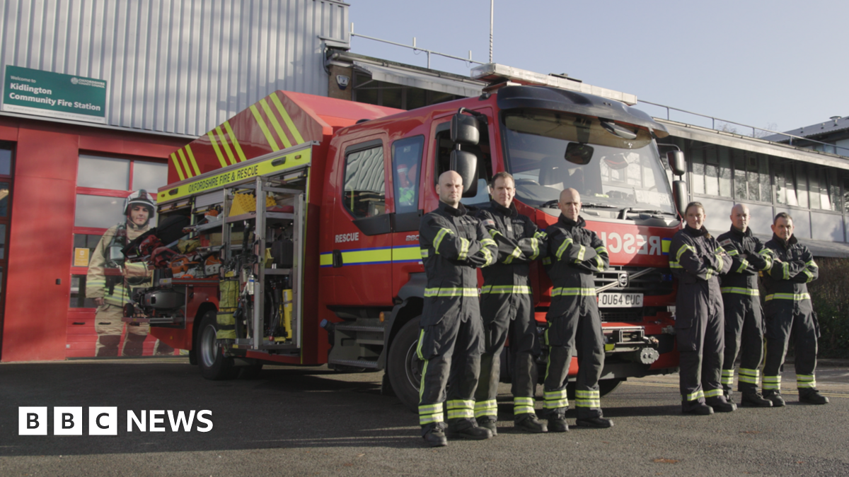 Kidlington fire crew train with under-threat rescue vehicle - BBC News