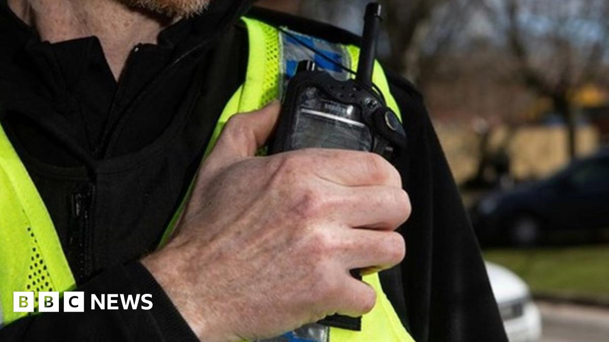 Selby: police appeal after driver exposes himself to girls - BBC News